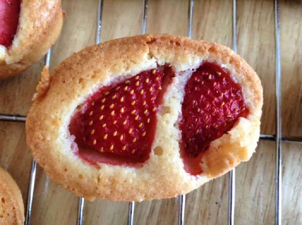 Strawberry and Lemon Friands - BakingQueen74