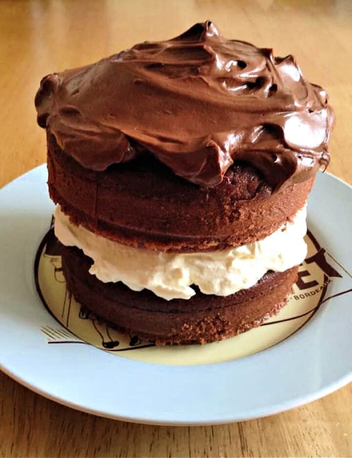 Mini Chocolate Cake with Chocolate Ganache Icing - BakingQueen74