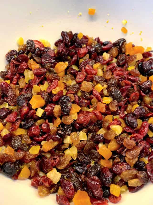 Slow Cooker Christmas Cake - BakingQueen74