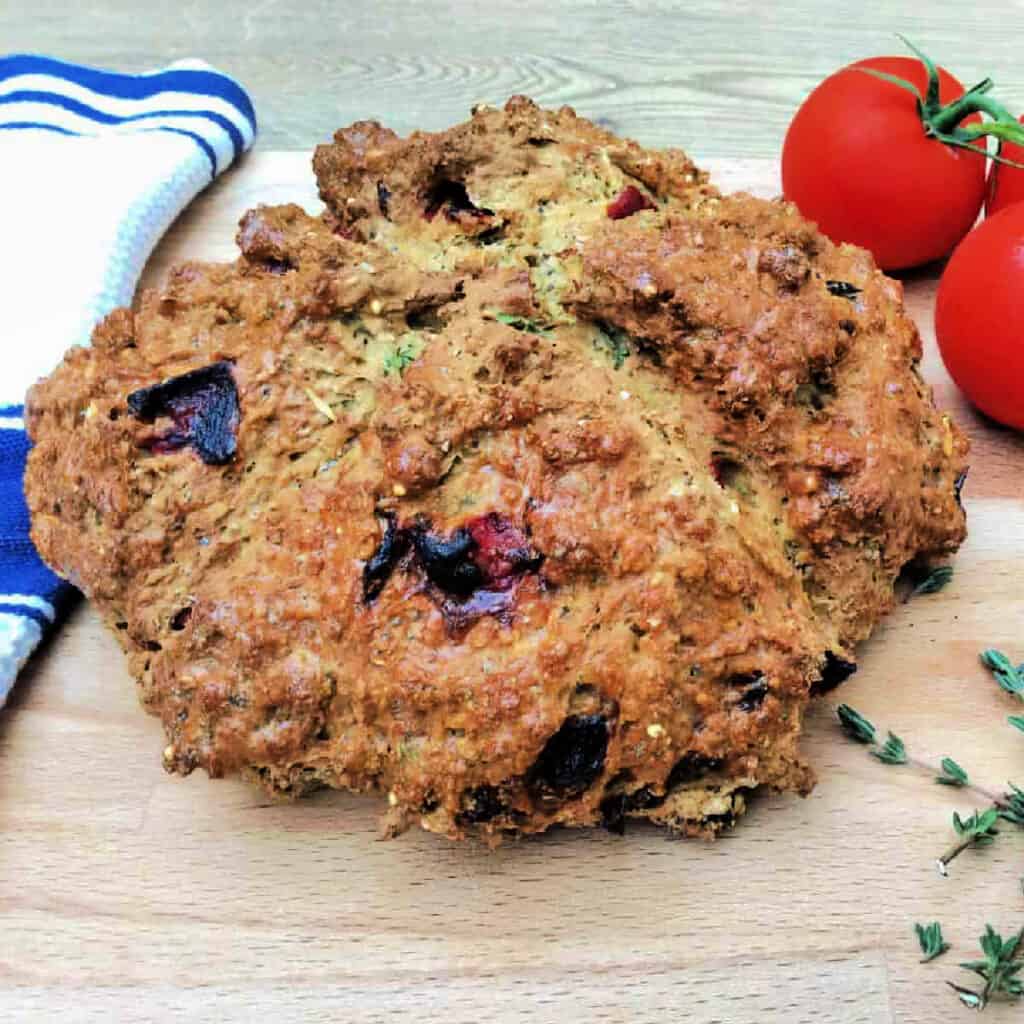 Roasted Pepper and Thyme Soda Bread - BakingQueen74