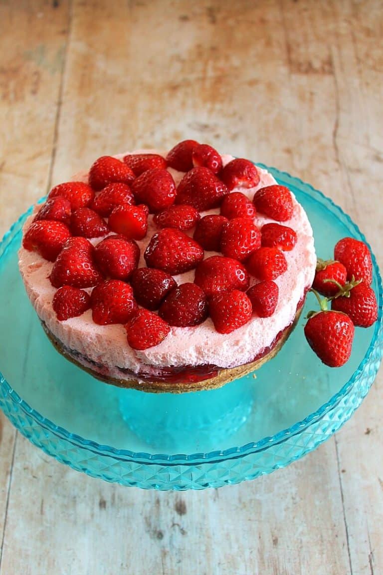 Strawberry Mousse Cake - BakingQueen74