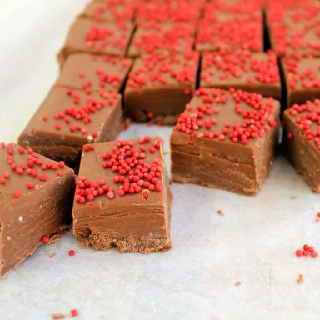 Slow Cooker Fudge - a sweet slow cooker favourite - BakingQueen74