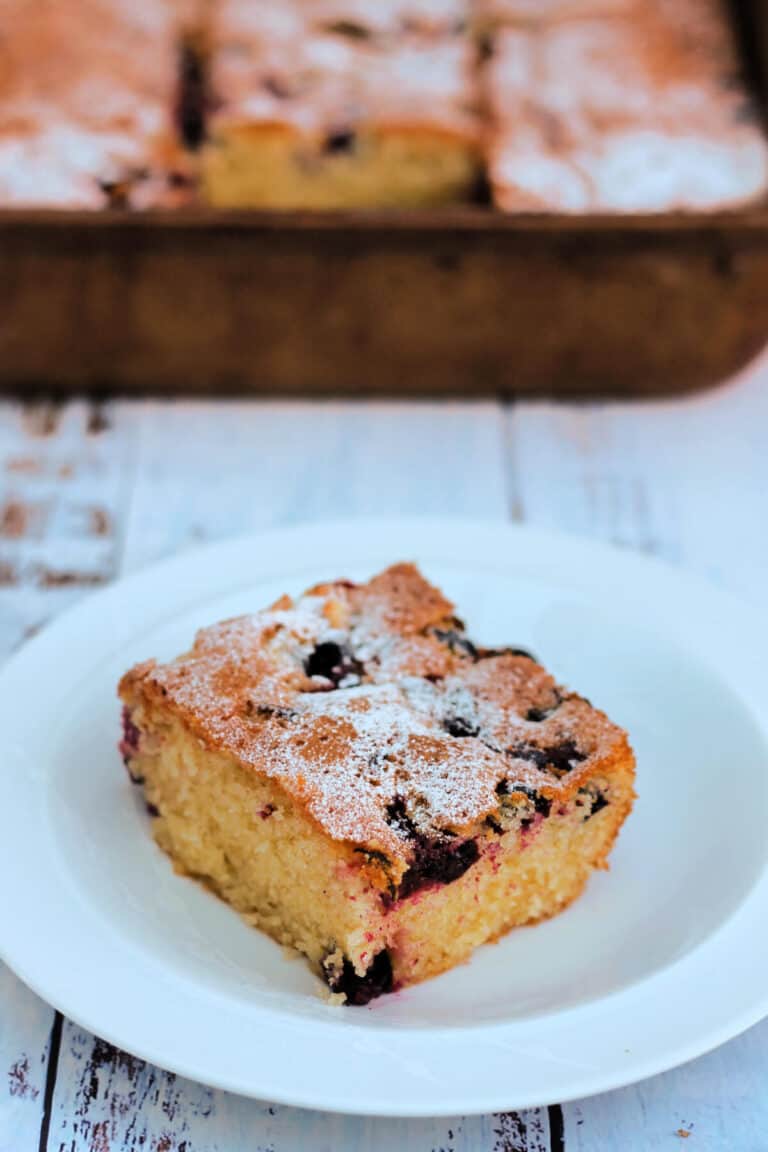Easy Blackcurrant Traybake - BakingQueen74