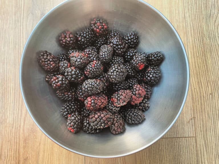 Slow Cooker Blackberry Jam - BakingQueen74