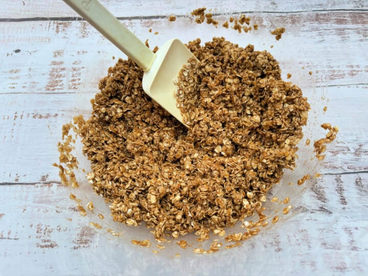 Strawberry Flapjacks - BakingQueen74